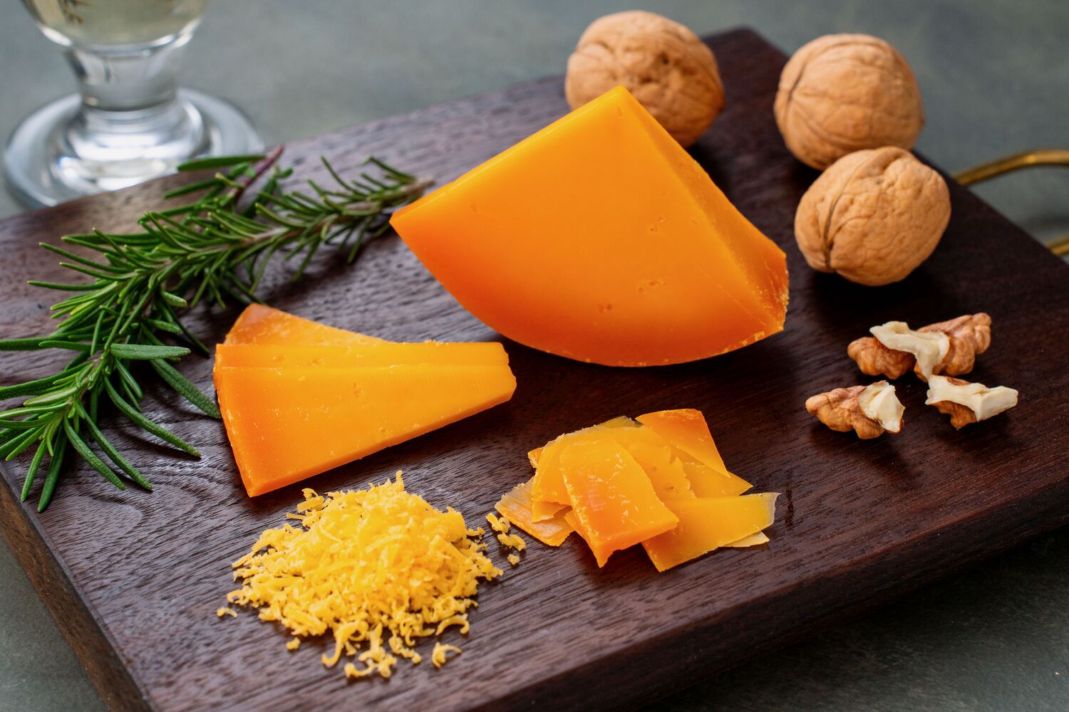 【お取り寄せチーズ】チーズ工房アドナイ（北海道興部町）の『ミモレット』 - NORTH DISH